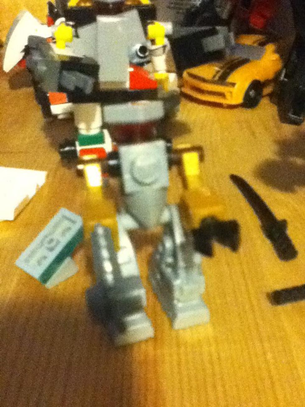 How to make a mini lego robot - B+C Guides