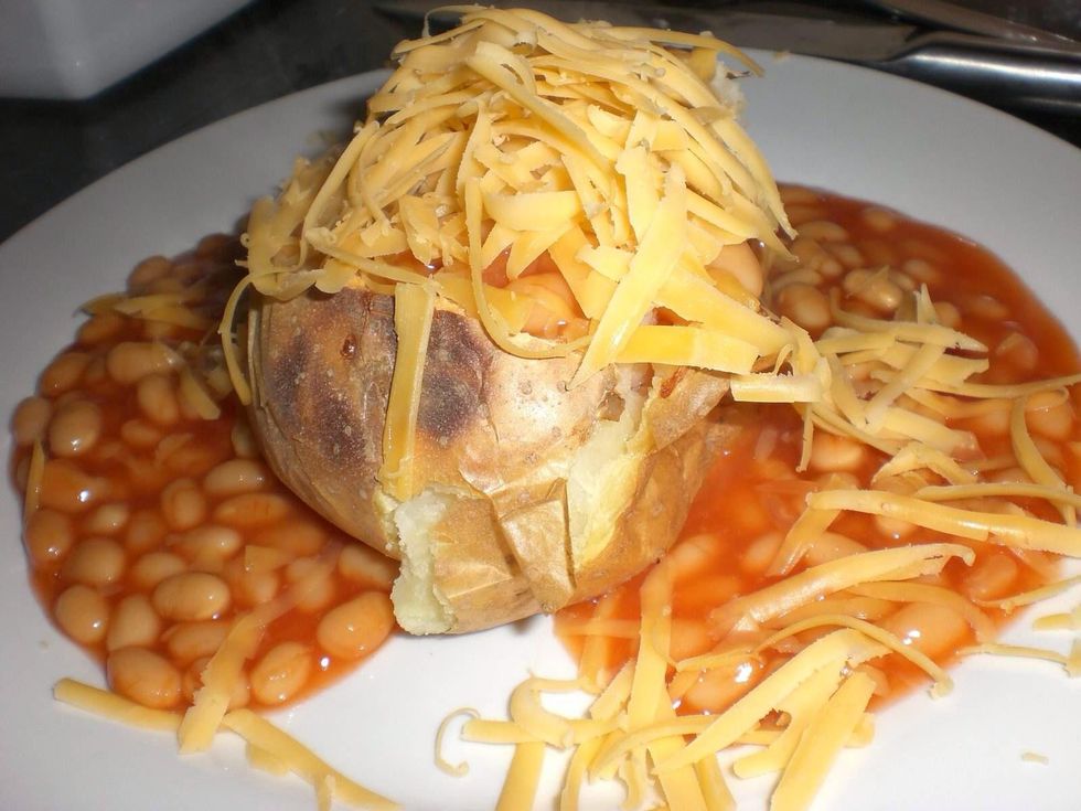 How to make jacket potato with beans - B+C Guides