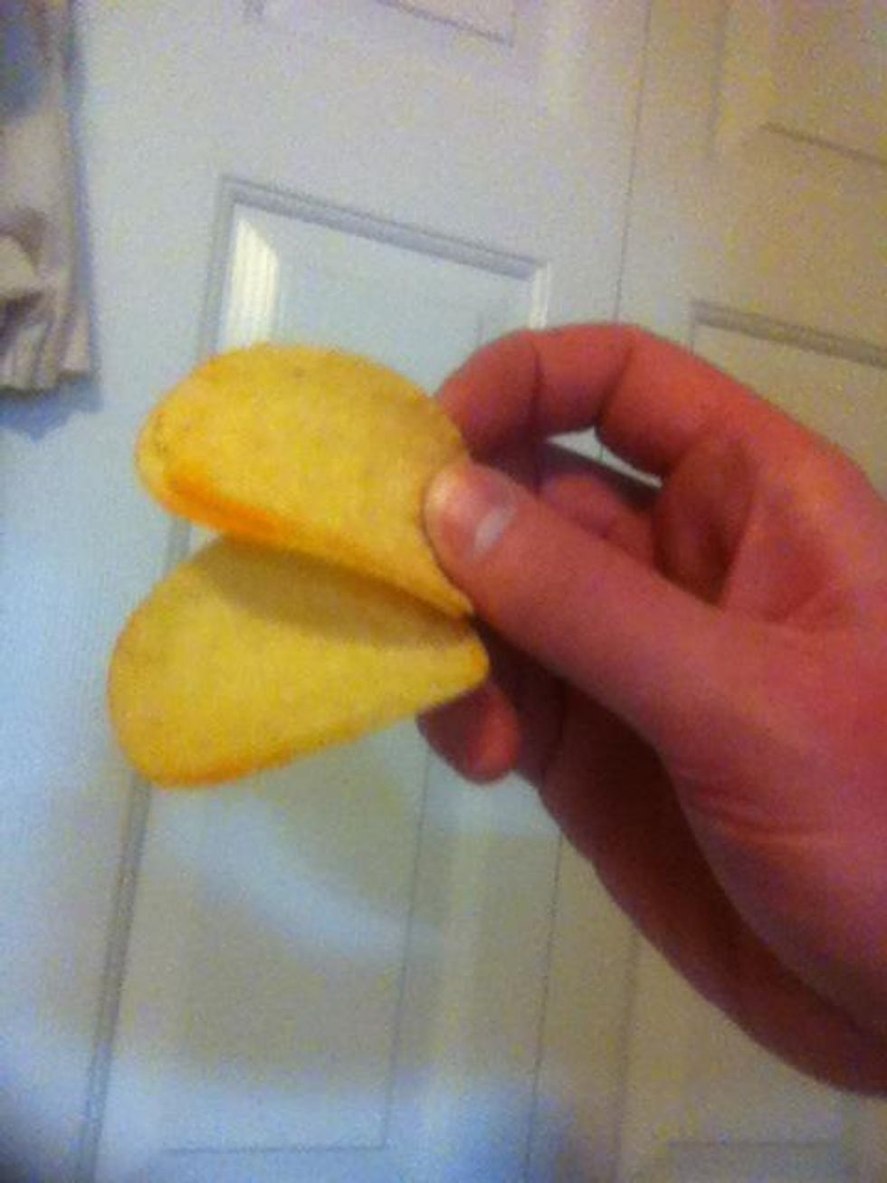 How to eat pringles in your car - B+C Guides