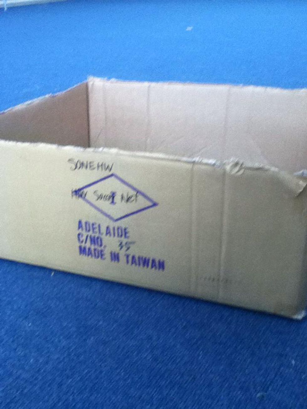 How to cut a box with 2 people - B+C Guides