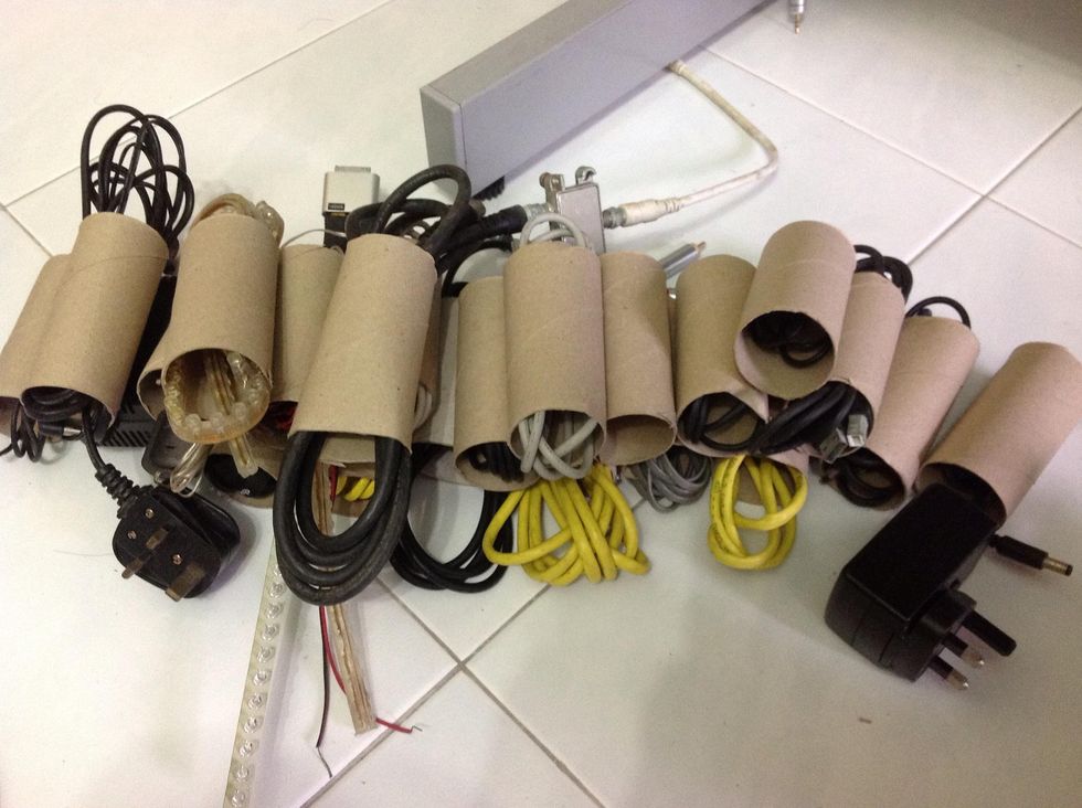 How to tidy up cables using toilet rolls - B+C Guides