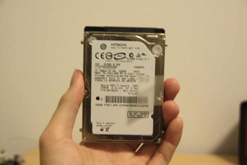 How to change macbook pro hard disk drive - B+C Guides