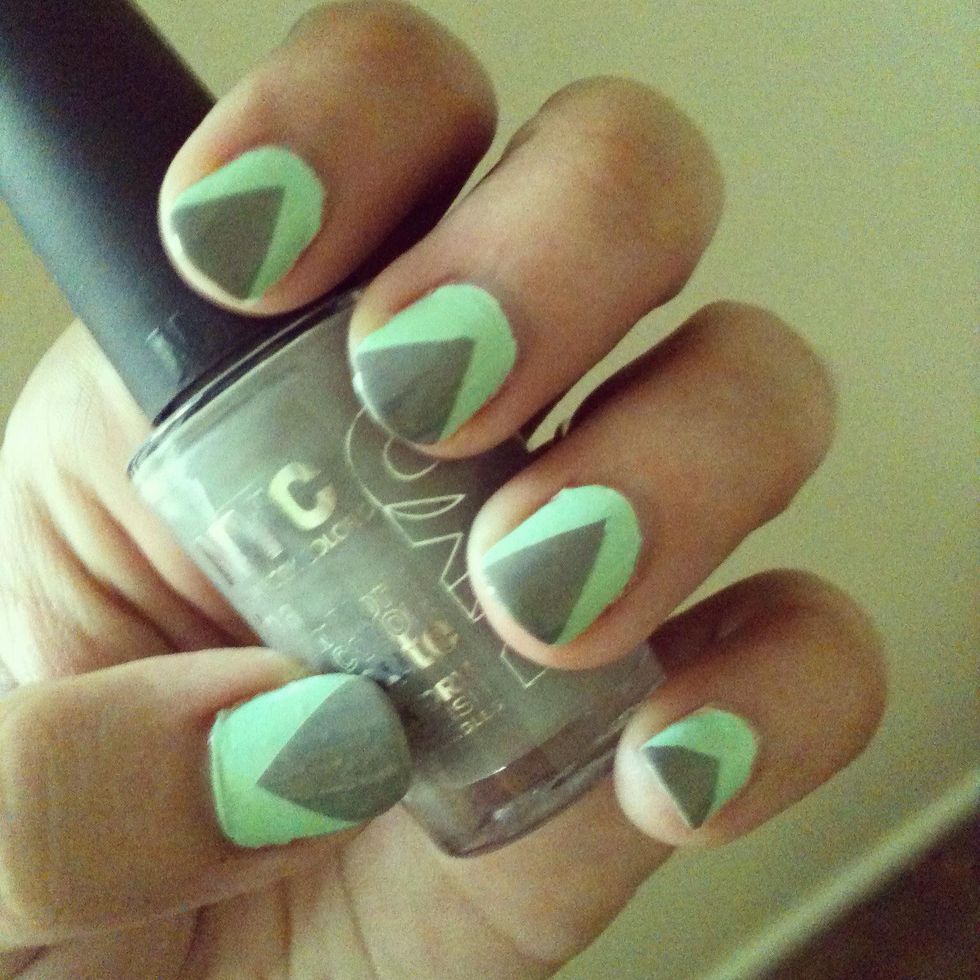 How to paint triangle nail design - B+C Guides