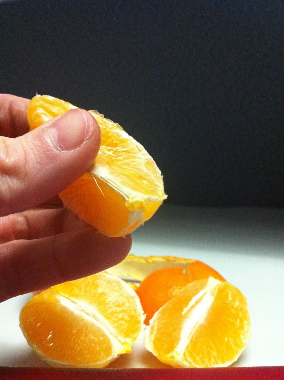 How to eat an orange - B+C Guides