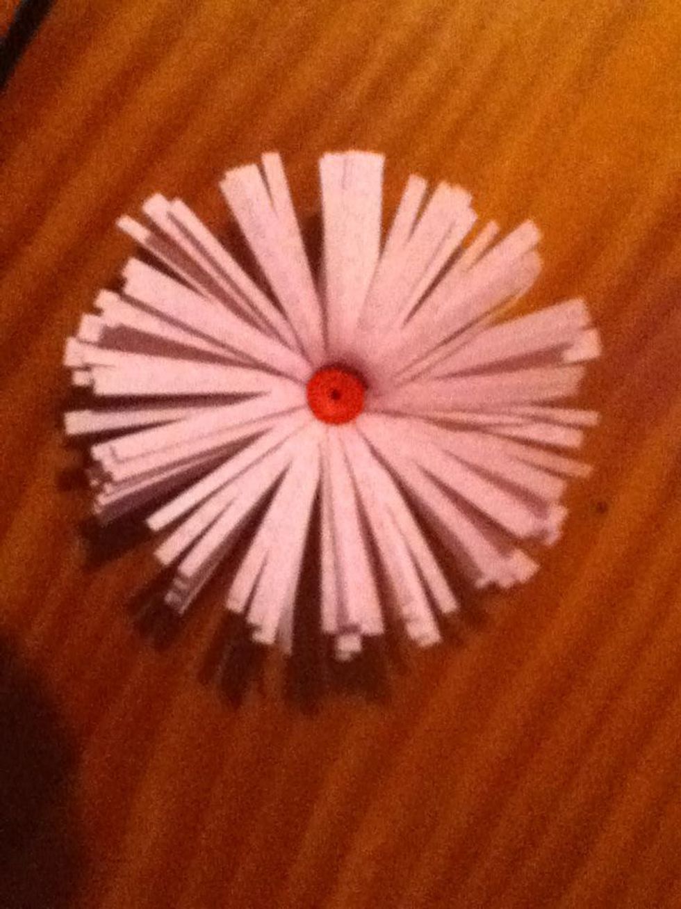 How to make paper fringe flowers - B+C Guides