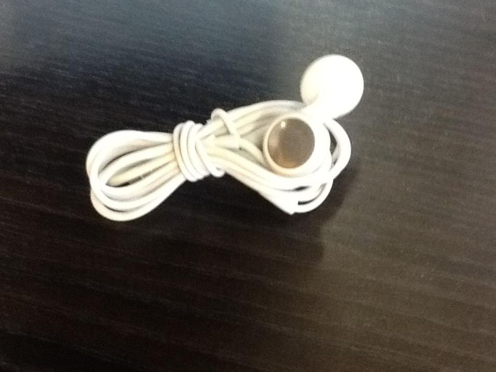 How to store earbuds without tangles - B+C Guides