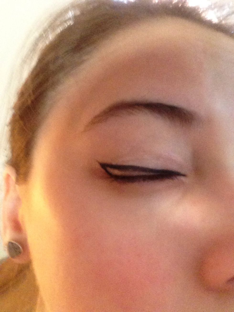 How to create the perfect winged eyeliner - B+C Guides