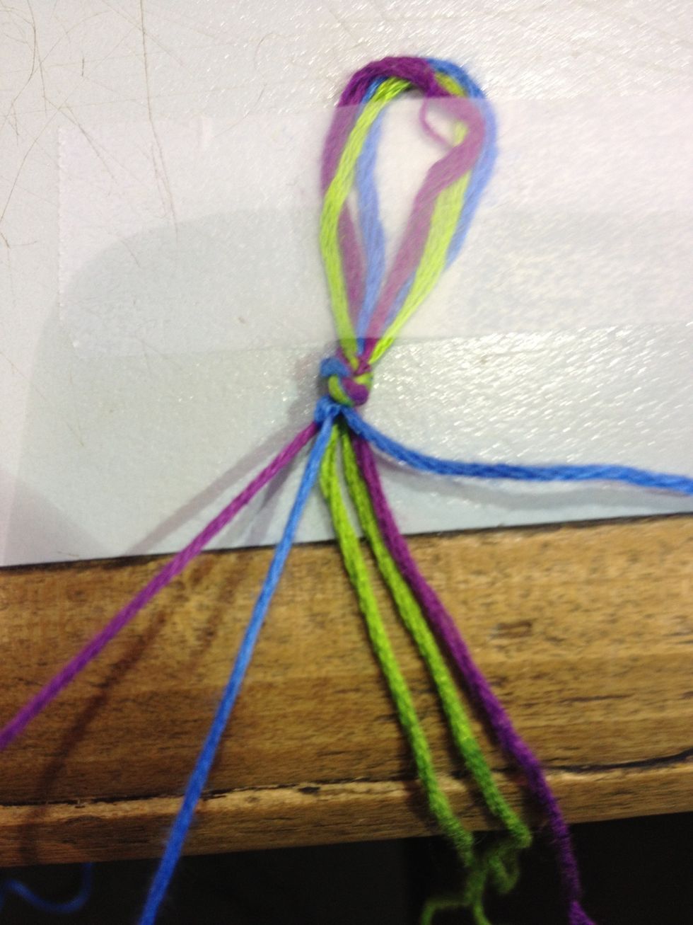 How to make a "v" friendship bracelet - B+C Guides