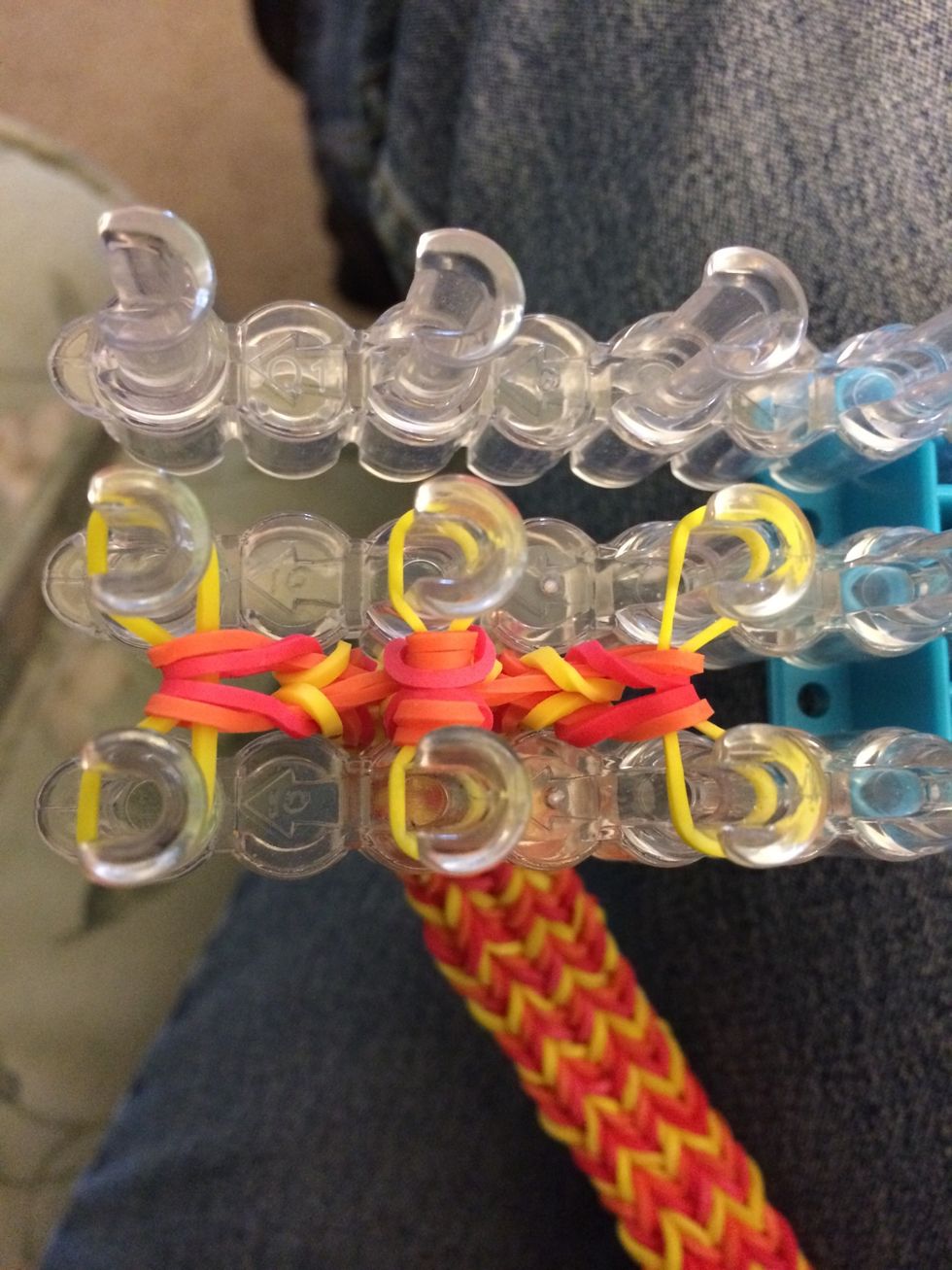 How to make a rainbow loom triple fishtail - B+C Guides