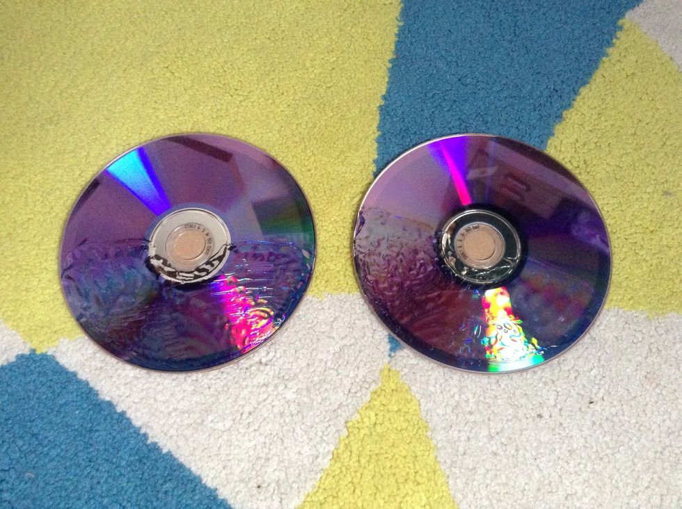 how-to-make-a-card-holder-using-old-cds-b-c-guides