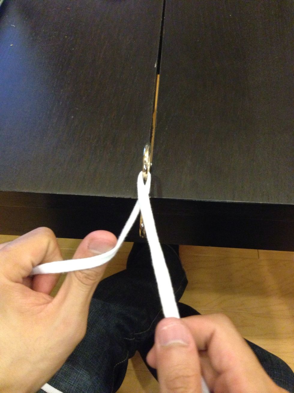 How to perform a two hand tie - B+C Guides