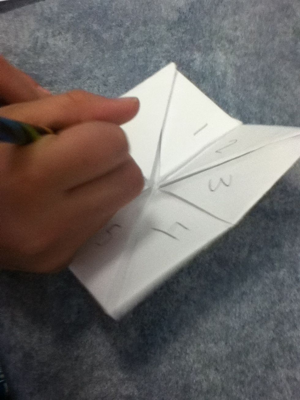 How to create a cootie catcher - B+C Guides