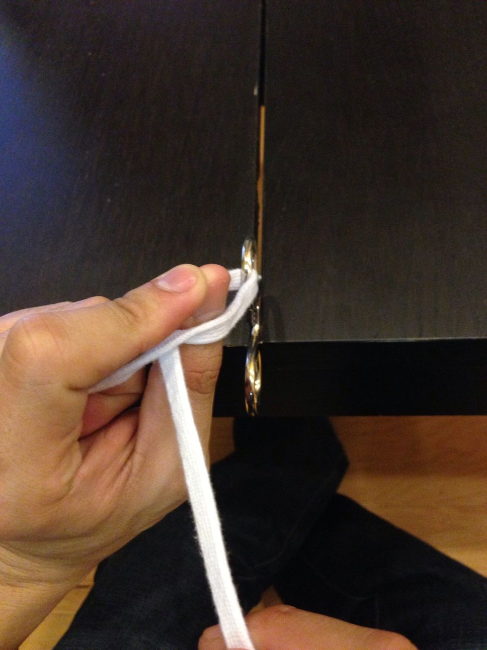 How to perform a two hand tie - B+C Guides