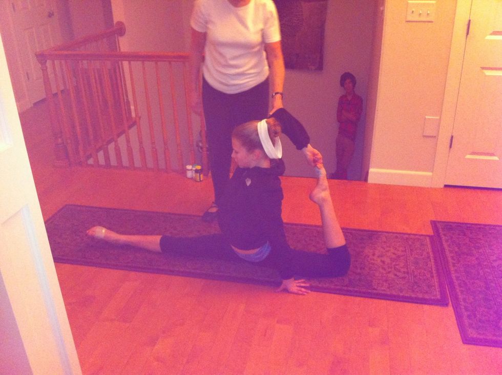 How to do a scorpion/needle: stretches & demo (cheer) - B+C Guides