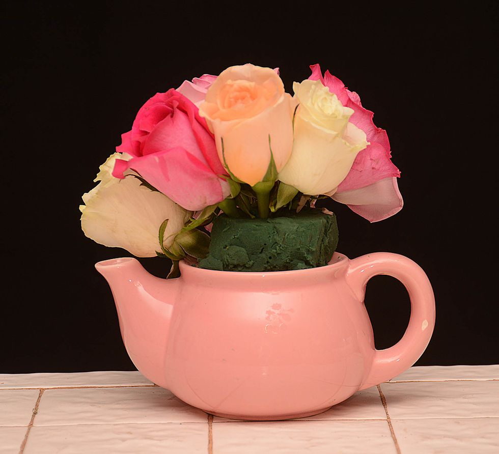How to make a teapot floral for mom - B+C Guides