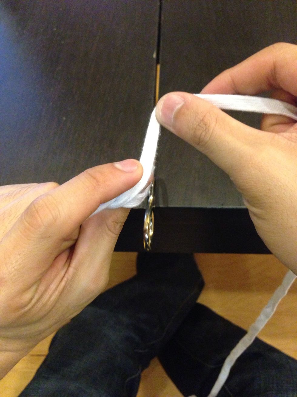 How to perform a two hand tie - B+C Guides