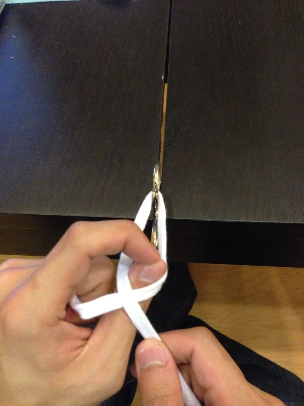 How to perform a two hand tie - B+C Guides
