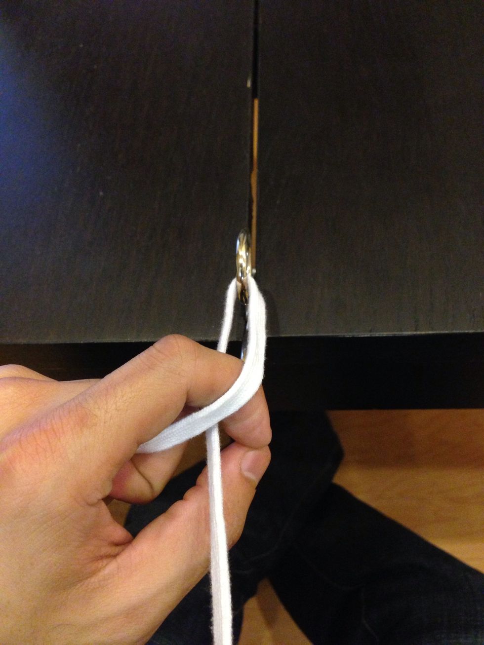 How to perform a two hand tie - B+C Guides