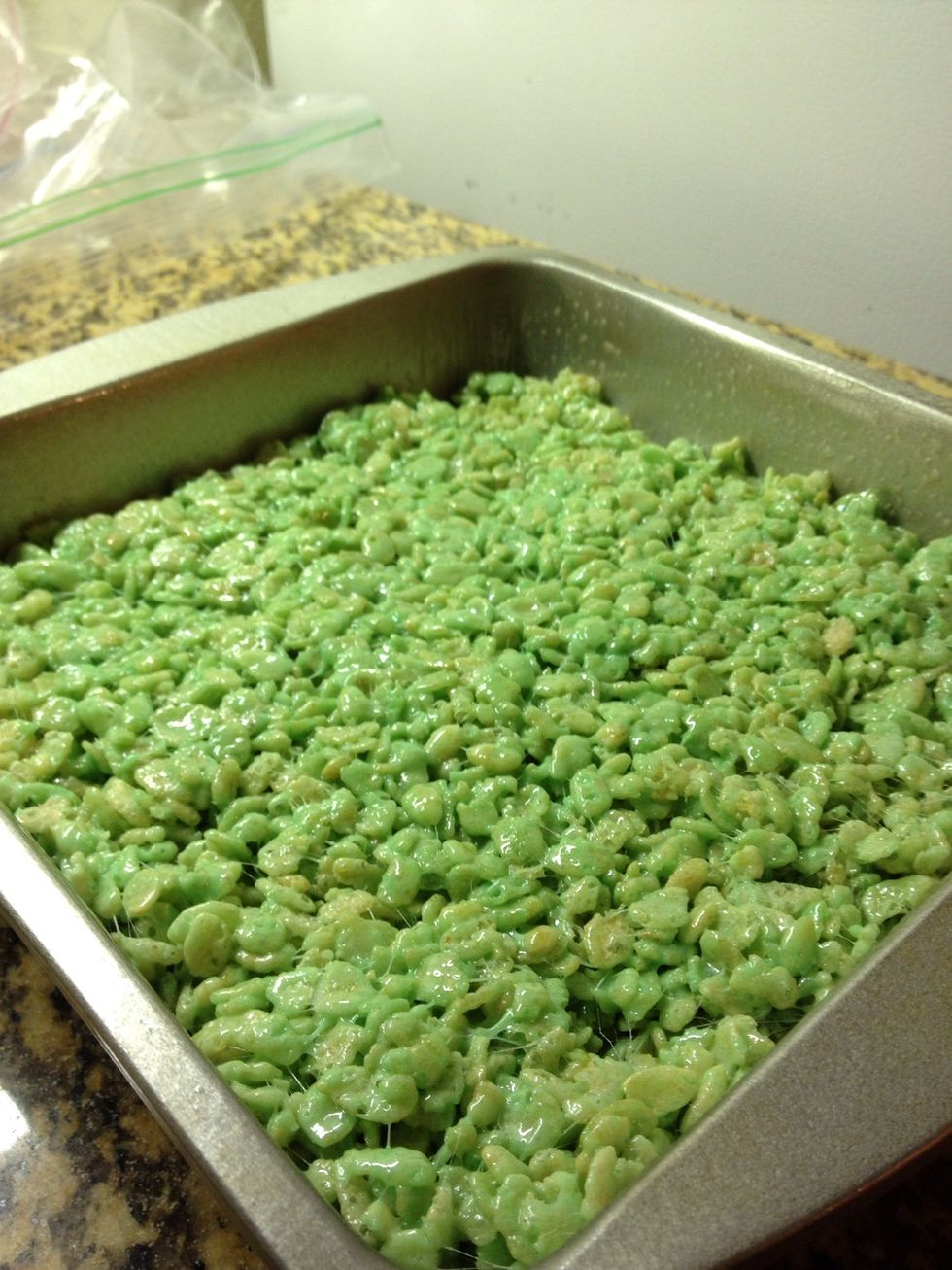 How to make creeper rice-crispie treats - B+C Guides