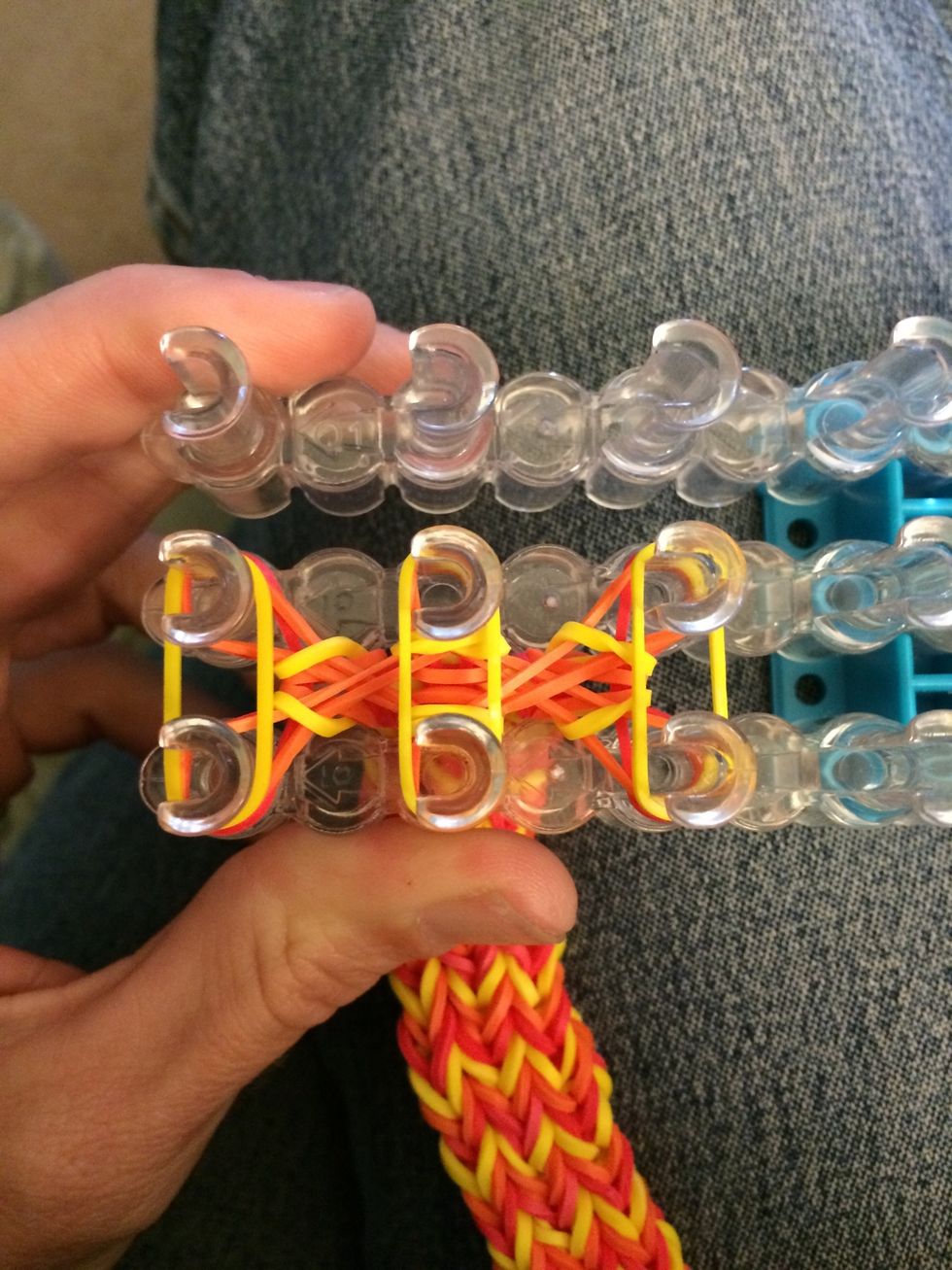 How to make a rainbow loom triple fishtail - B+C Guides
