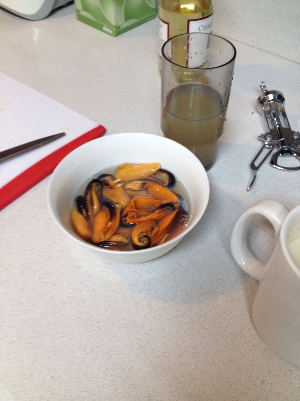 How to prepare and cook wild mussels - B+C Guides