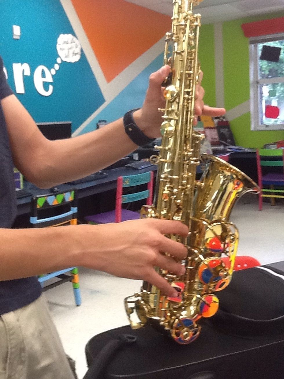 How to play a concert bb major scale on an alto sax - B+C Guides