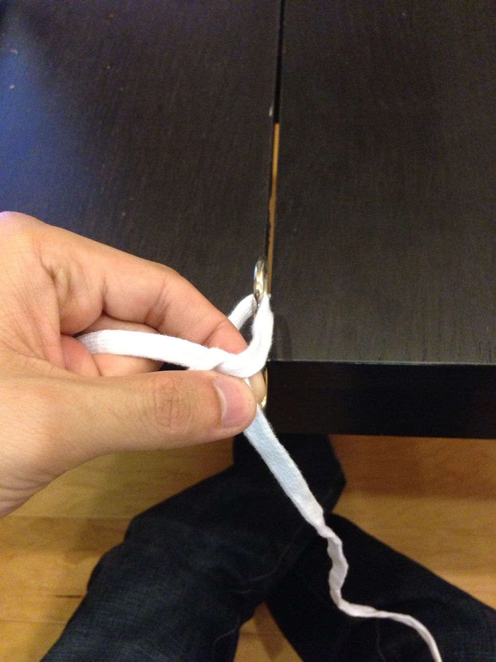 How to perform a two hand tie - B+C Guides