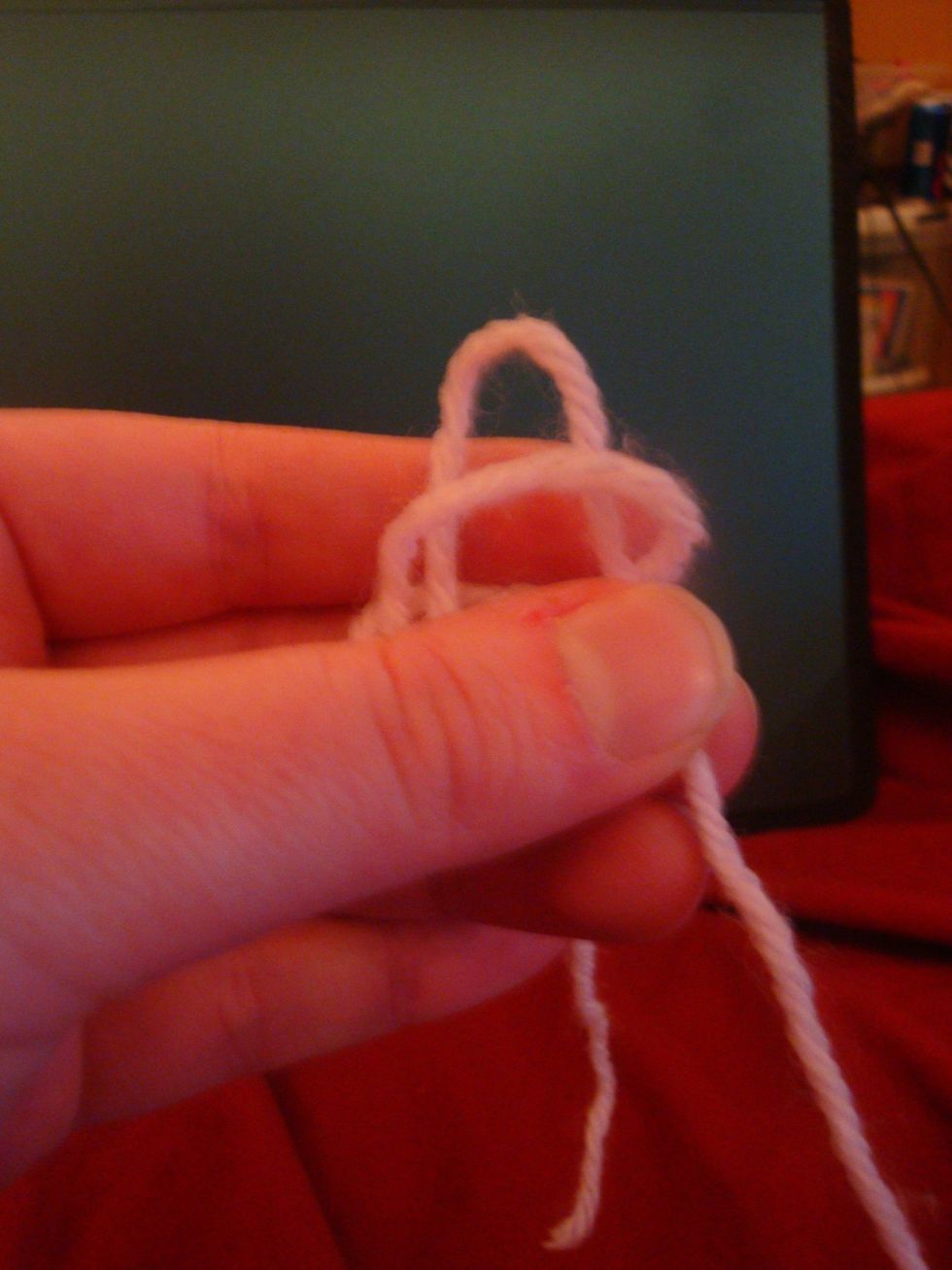 How to make a slipknot for knitting or crochet - B+C Guides