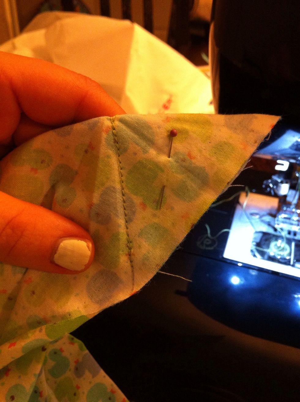 How to sew a nice corner on a blanket - B+C Guides