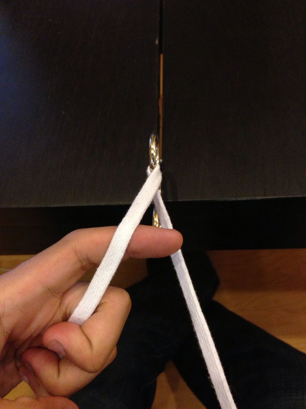 How to perform a two hand tie - B+C Guides