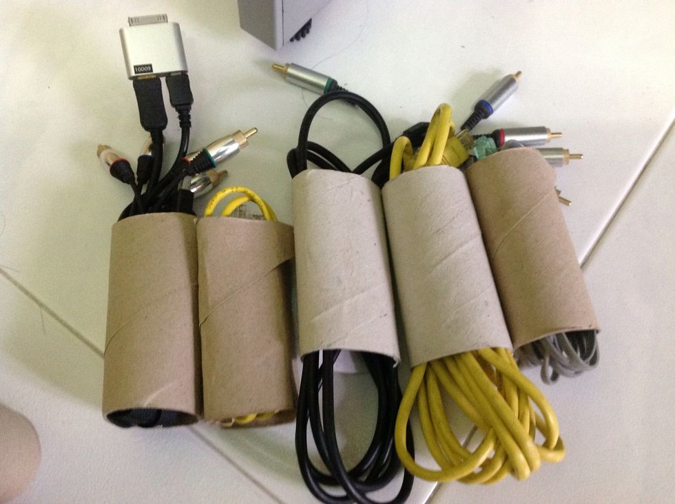 How to tidy up cables using toilet rolls - B+C Guides