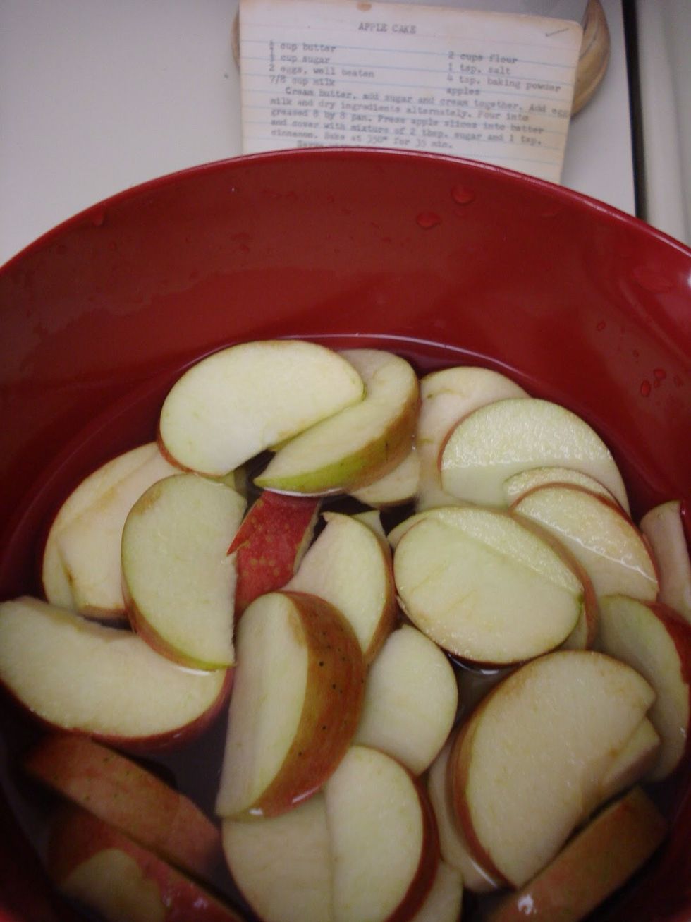 How to keep apple slices from turning brown🍎 - B+C Guides