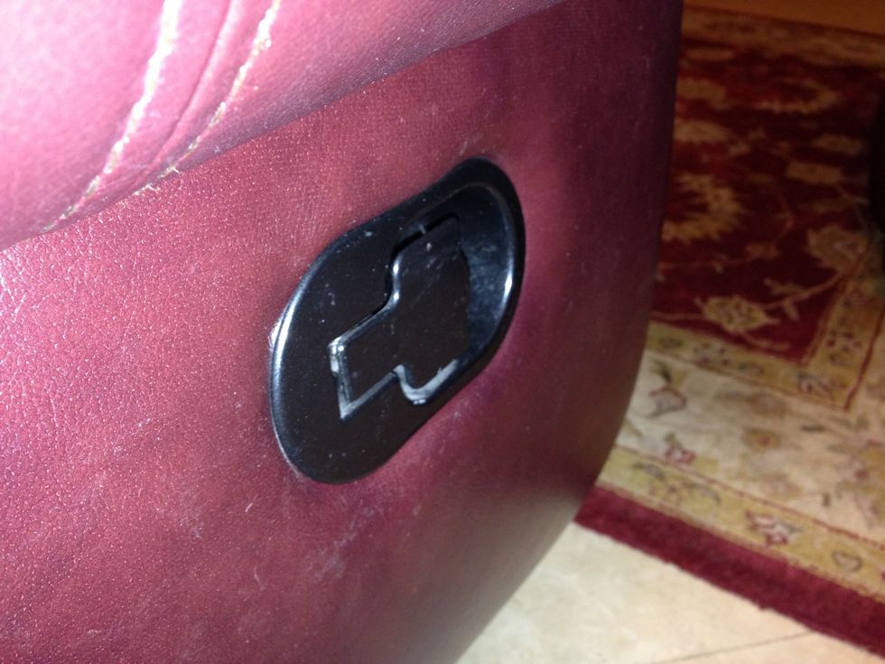 How to use a reclining sofa - B+C Guides