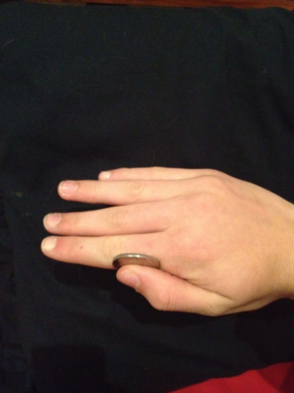 How to roll a coin between your fingers - B+C Guides