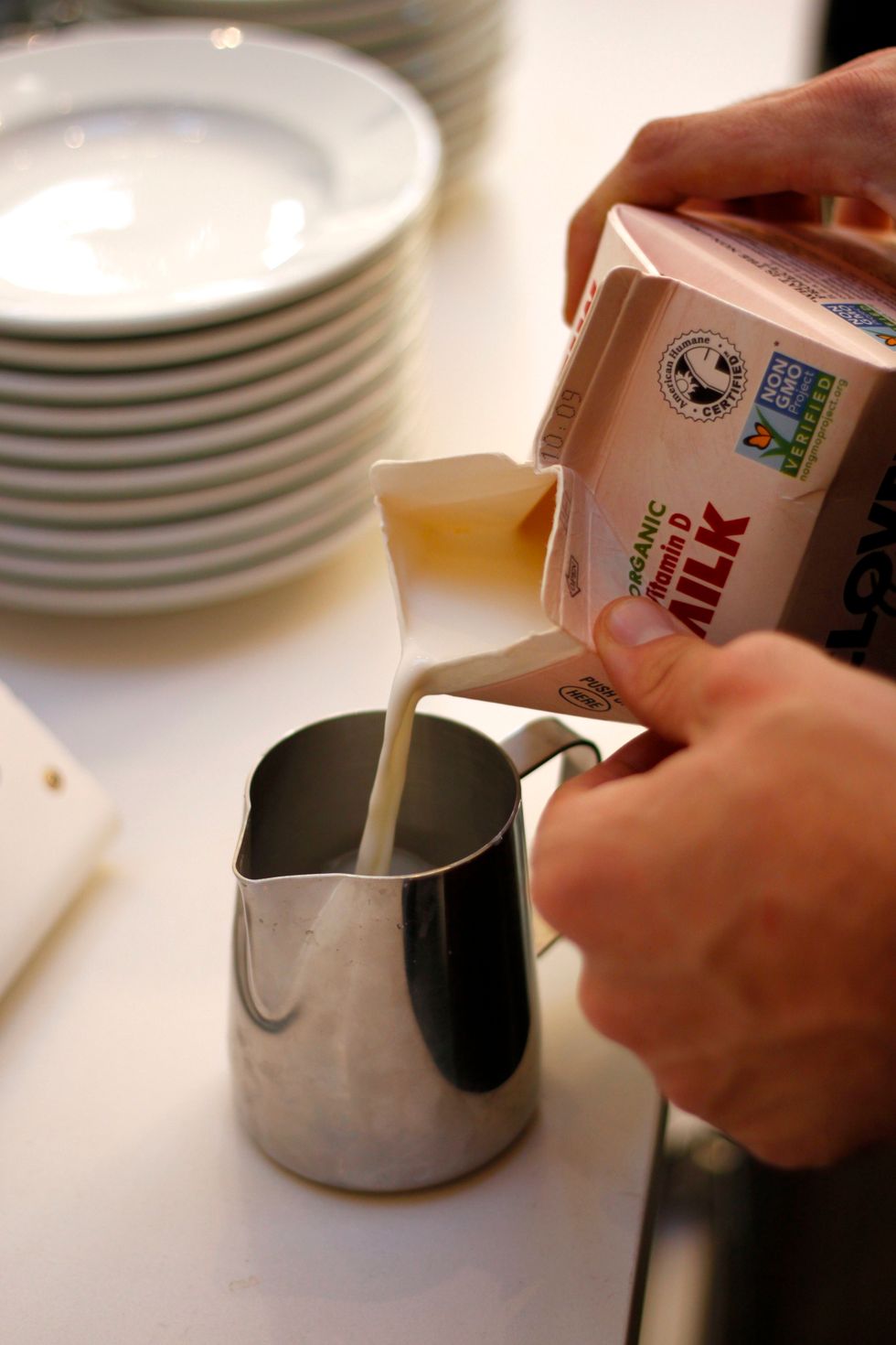 How to steam milk - B+C Guides