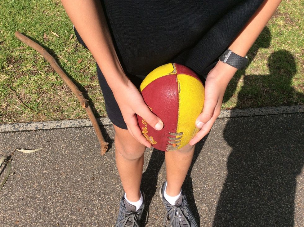 How to kick an afl football in all four different ways - B+C Guides