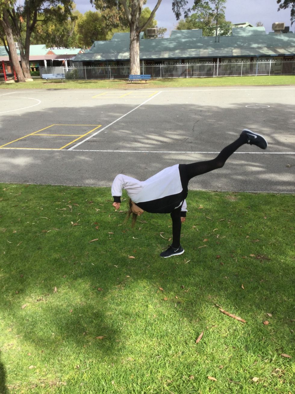 How to do a side aerial in gymnastics - B+C Guides