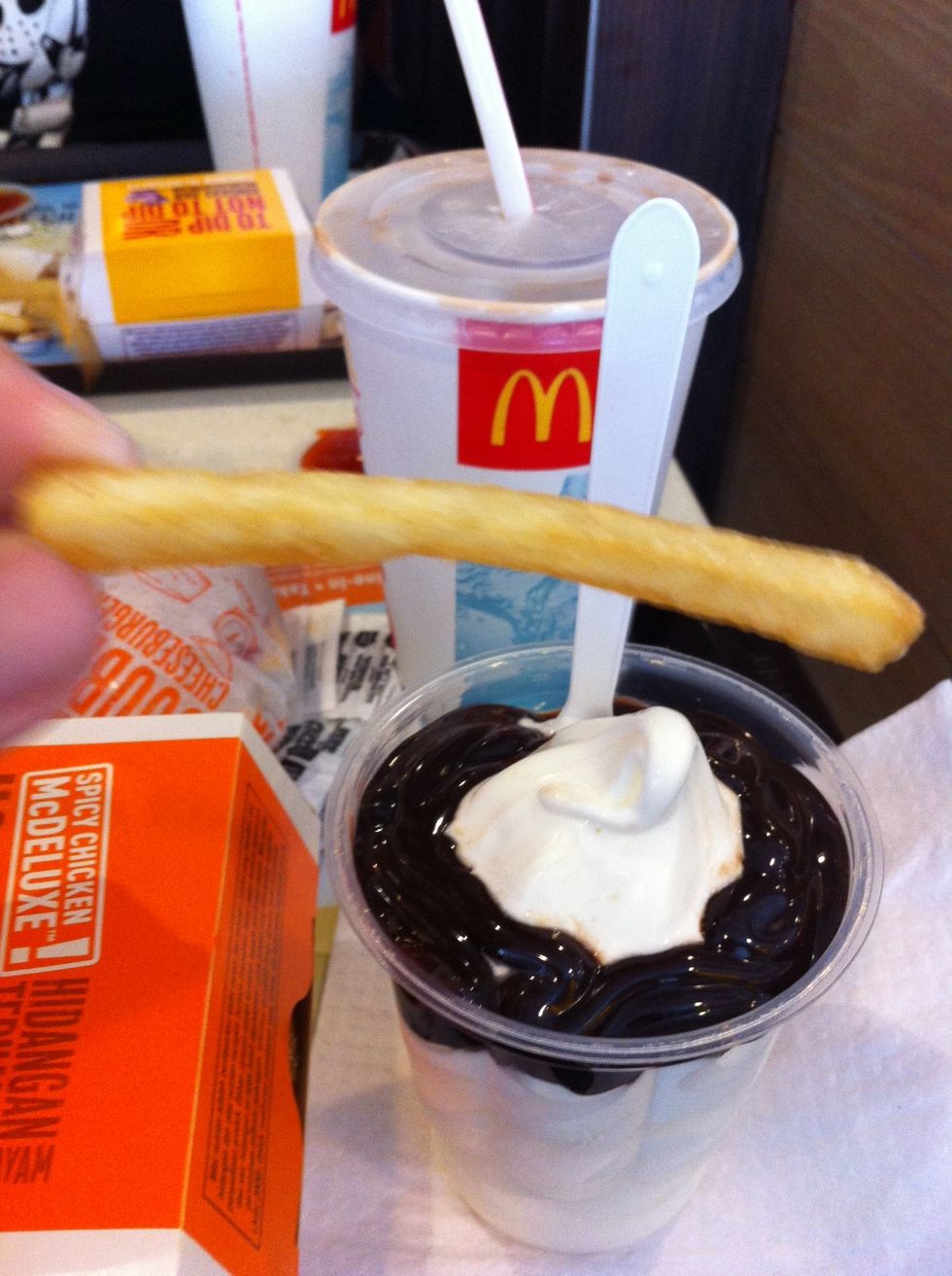 How to eat mcdonald sundae fries - B+C Guides