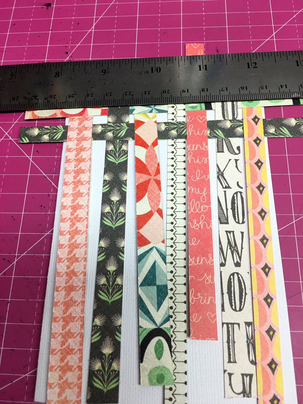 How to construct a paper weave card - B+C Guides