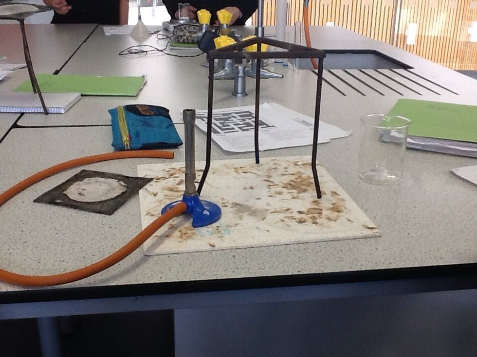 How to set up a bunsen burner by ewan and dylan - B+C Guides How to set up a bunsen burner by ewan and dylan - B+C Guides