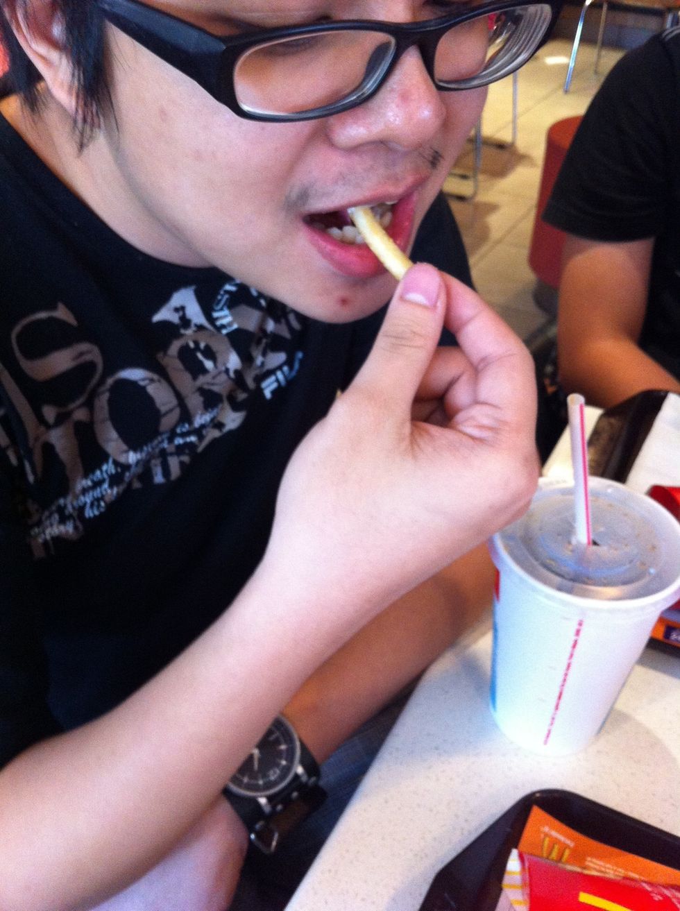 How to eat mcdonald sundae fries - B+C Guides