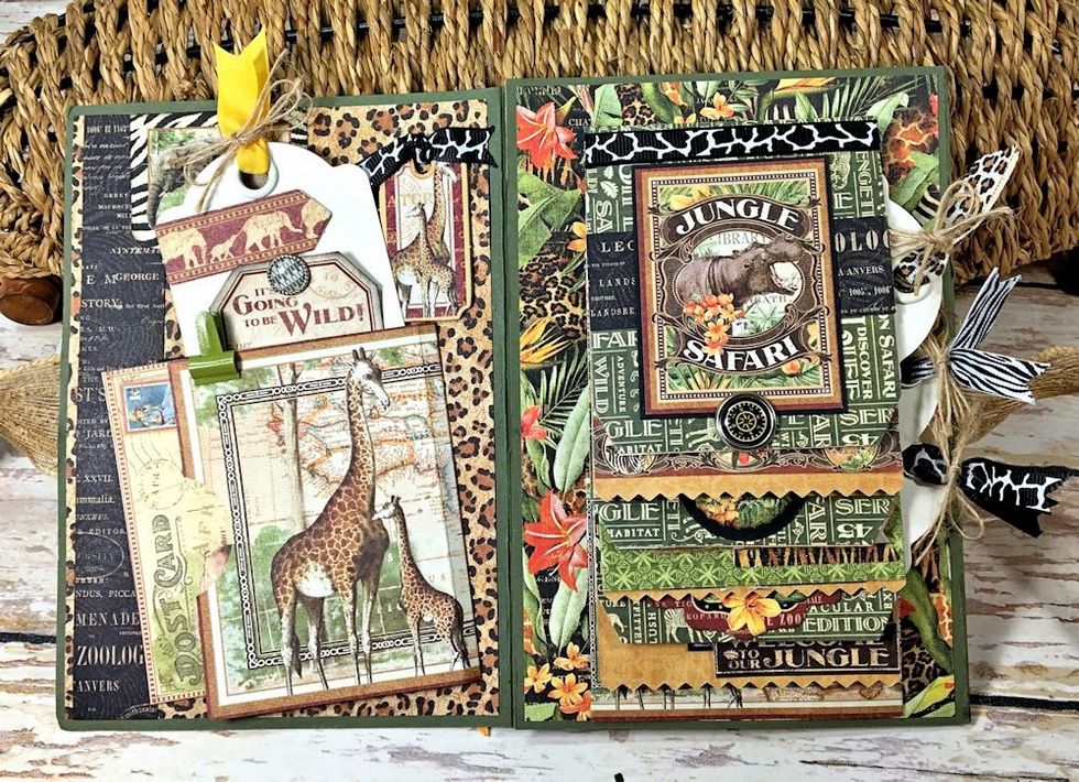 How to graphic 45 safari adventure tri-fold mini album - B+C Guides