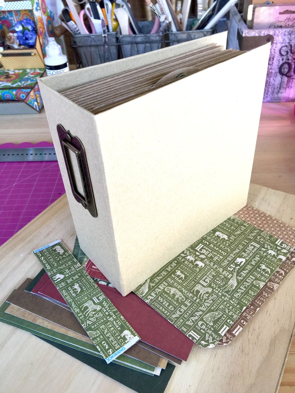 How to decorate a graphic 45 square tag&pocket album - B+C Guides