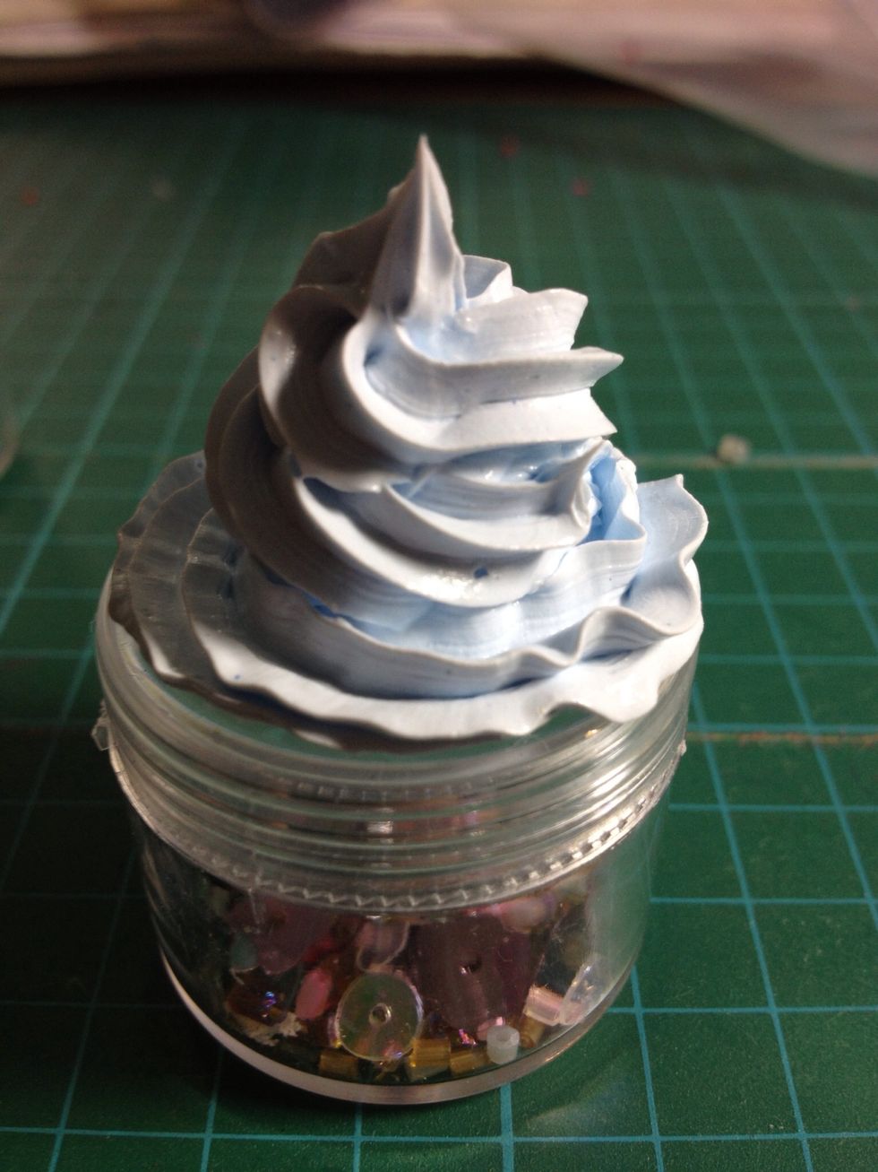 How to use whipped cream clay for decoration - B+C Guides