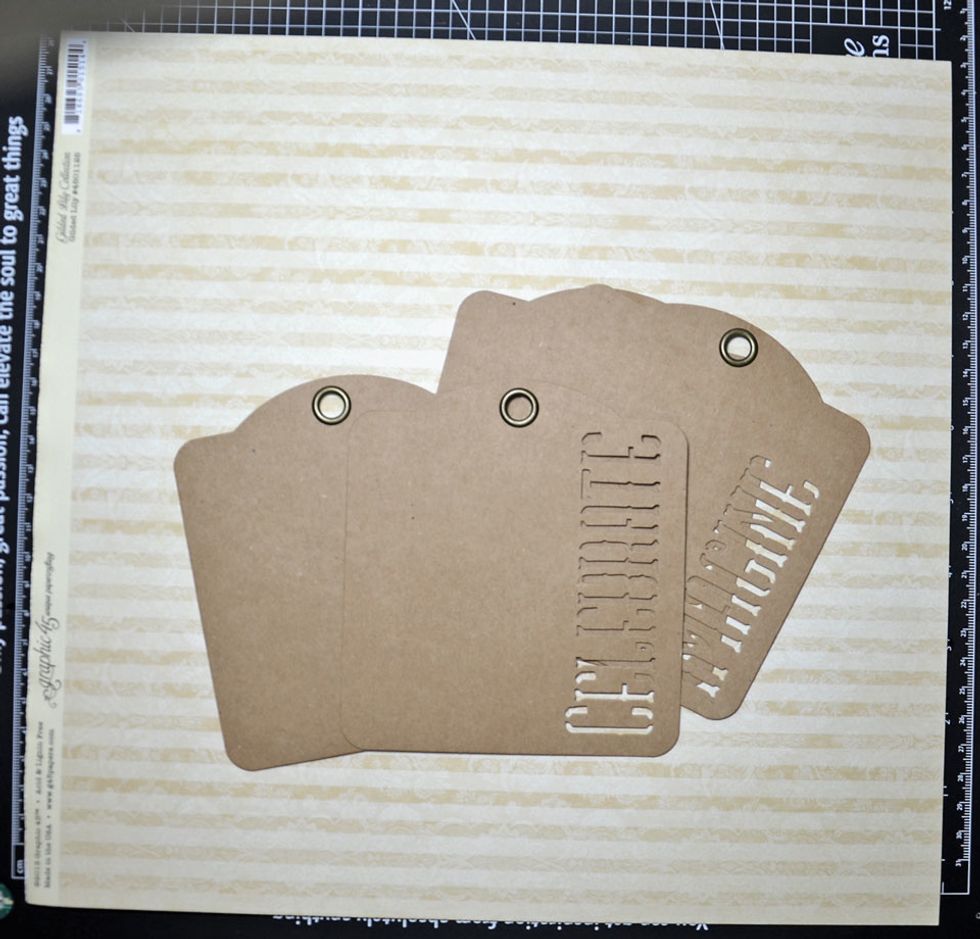 How to create an expanding mini tag album by joanne bain - B+C Guides