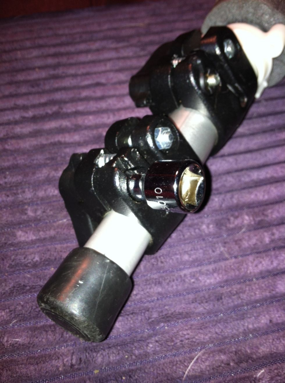 How to adjust a leg clamp on an early bogen 3021 tripod - B+C Guides