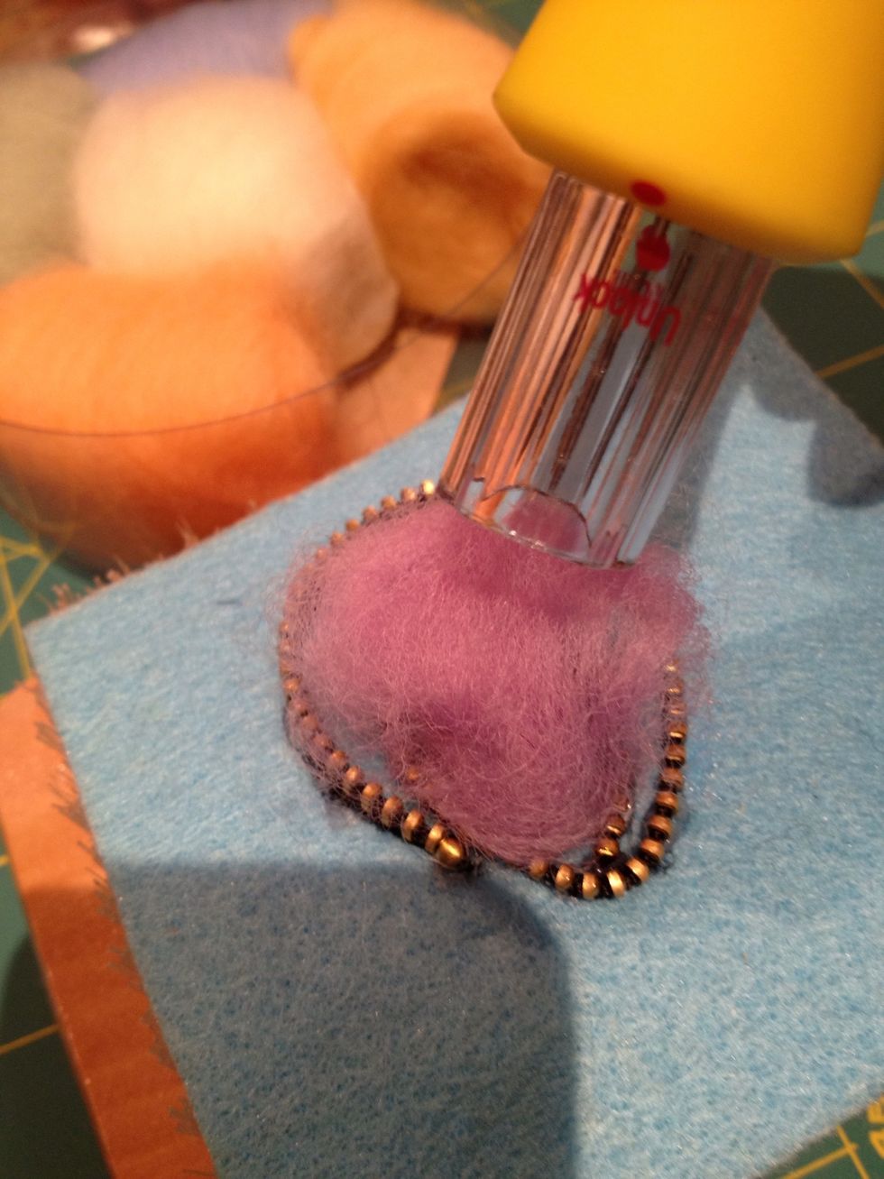 How to make felt zipper brooch - B+C Guides