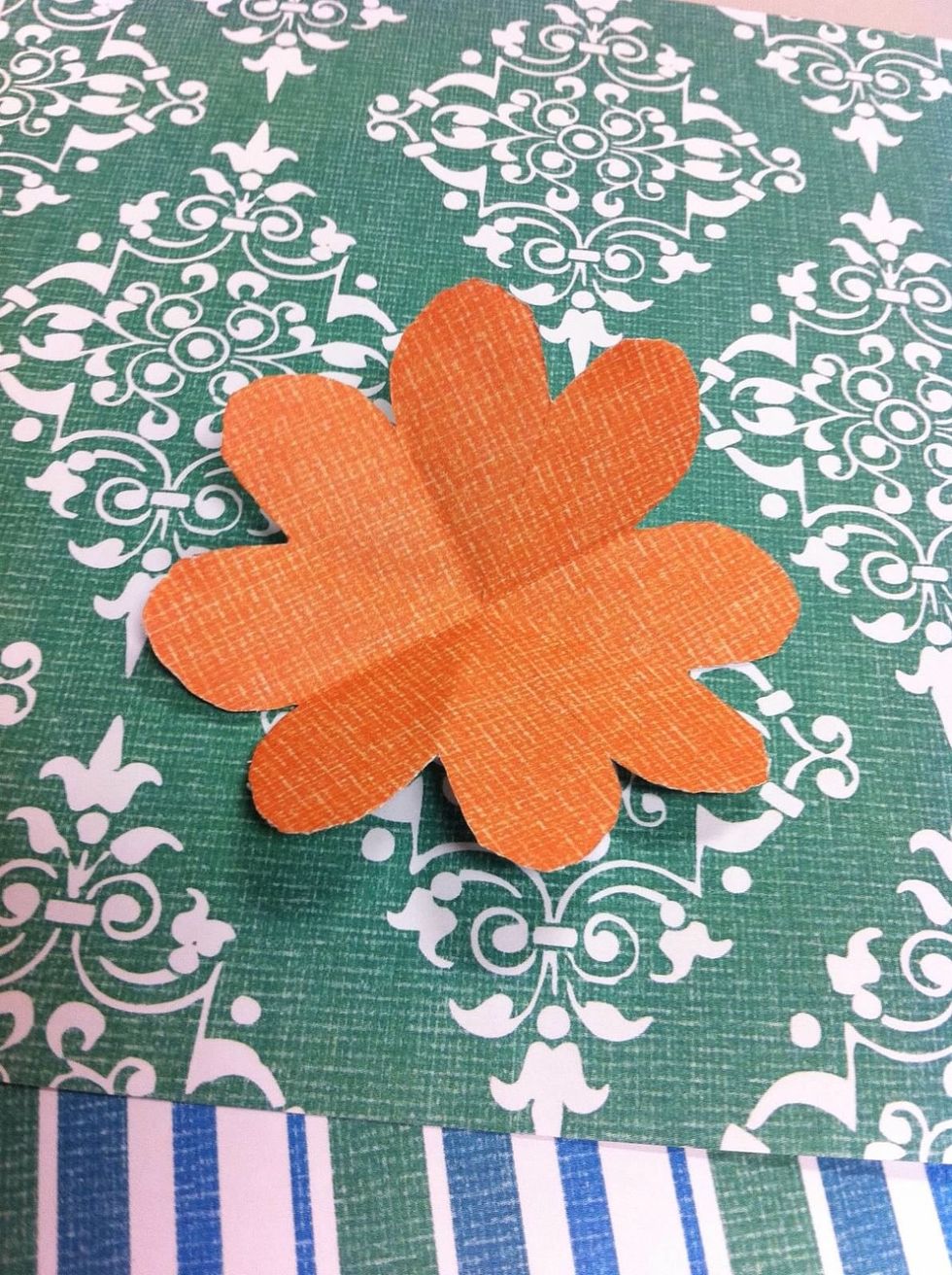 How to make simple paper flowers - B+C Guides