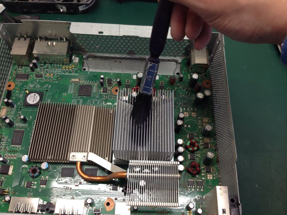 How to disassemble an xbox 360 for cleaning - B+C Guides