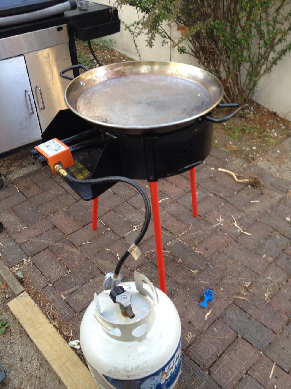 How to cook seafood paella - B+C Guides